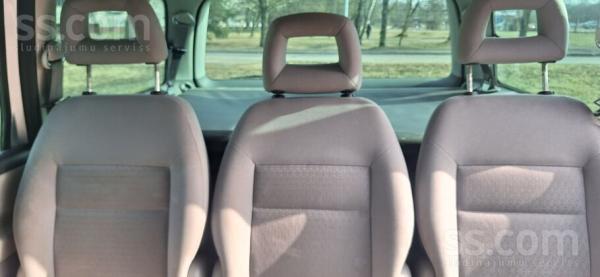 Pelēks Ford Galaxy 2005 Rīga, ar dzinēja tilpumu 1.90 L un nobraukumu 325 tūkst. km par 1450 €, foto 4 vietnē AUTOMOTO.COM.LV
