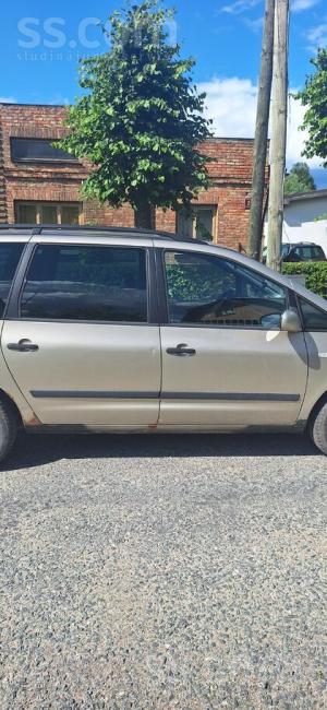 Pelēks Ford Galaxy 2005 Jelgava, ar dzinēja tilpumu 1.90 L un nobraukumu 370 tūkst. km par 800 €, foto 9 vietnē AUTOMOTO.COM.LV