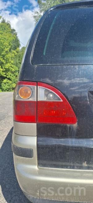 Pelēks Ford Galaxy 2005 Jelgava, ar dzinēja tilpumu 1.90 L un nobraukumu 370 tūkst. km par 800 €, foto 13 vietnē AUTOMOTO.COM.LV