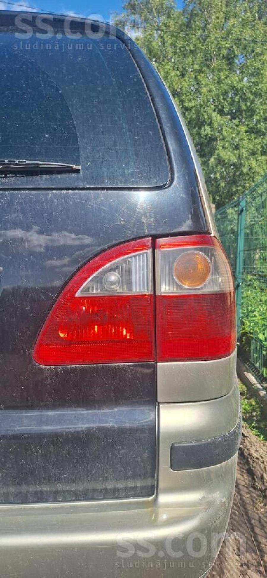 Pelēks Ford Galaxy 2005 Jelgava, ar dzinēja tilpumu 1.90 L un nobraukumu 370 tūkst. km par 800 €, foto 14 vietnē AUTOMOTO.COM.LV