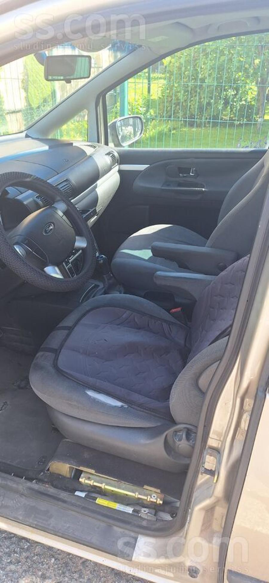 Pelēks Ford Galaxy 2005 Jelgava, ar dzinēja tilpumu 1.90 L un nobraukumu 370 tūkst. km par 800 €, foto 17 vietnē AUTOMOTO.COM.LV