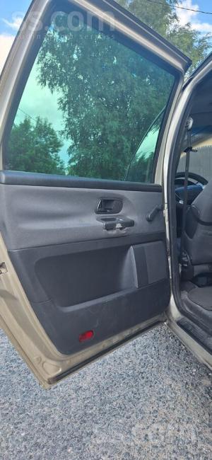 Pelēks Ford Galaxy 2005 Jelgava, ar dzinēja tilpumu 1.90 L un nobraukumu 370 tūkst. km par 800 €, foto 25 vietnē AUTOMOTO.COM.LV