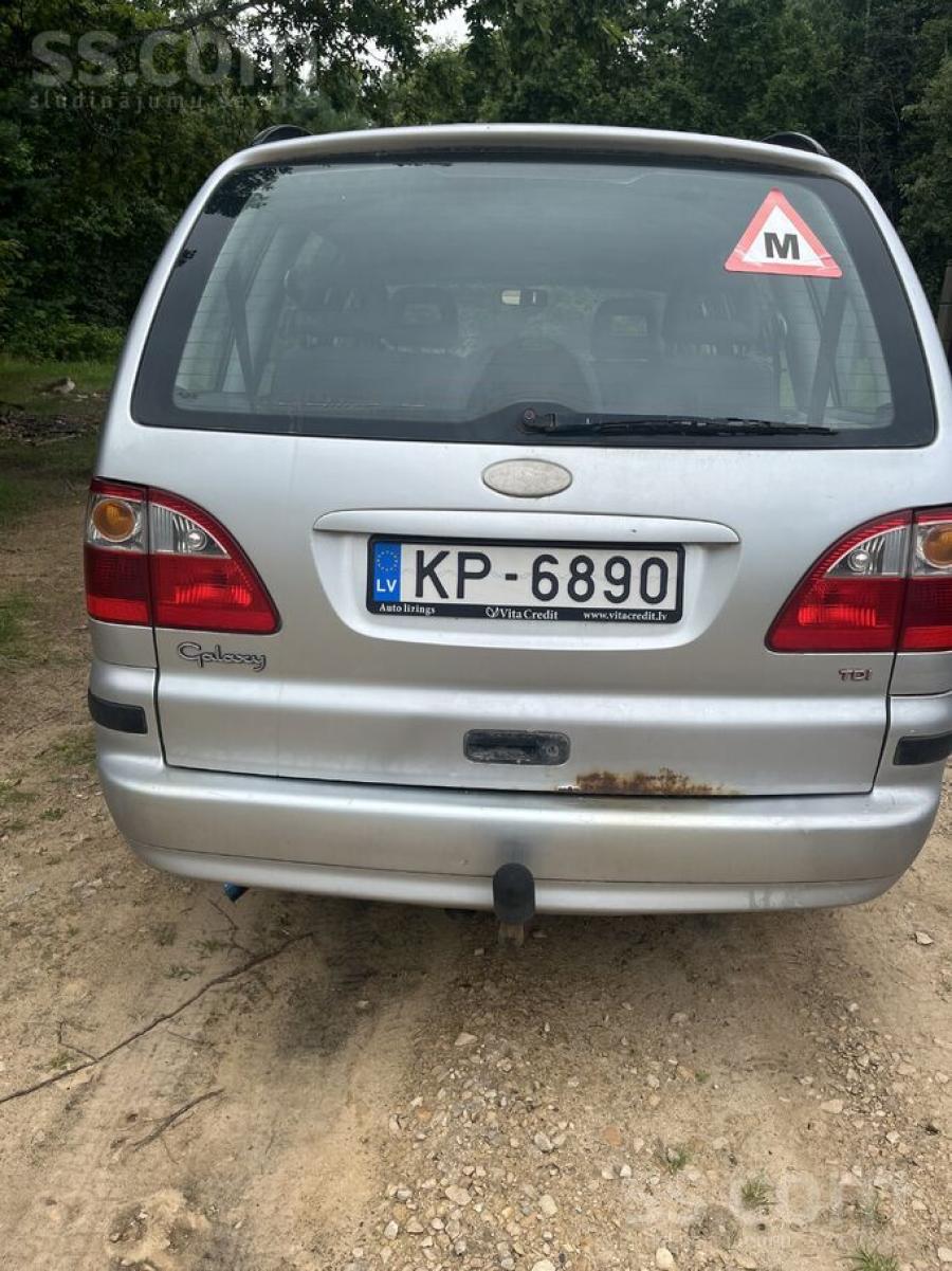 Pelēks Ford Galaxy 2005 Rīga, ar dzinēja tilpumu 1.90 L un nobraukumu 340 tūkst. km par 1100 €, foto 5 vietnē AUTOMOTO.COM.LV