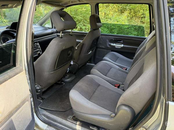 Grey Ford Galaxy 2005 in Prienai, with an engine capacity of 1.90 L and mileage of 450 thousand km for 1250 €, photo 8 on AUTOMOTO.COM.LV