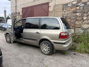 Pelēks Ford Galaxy 2005 Rēzekne, ar dzinēja tilpumu 1.90 L un nobraukumu 353 tūkst. km par 1630 €, foto 5 vietnē AUTOMOTO.COM.LV