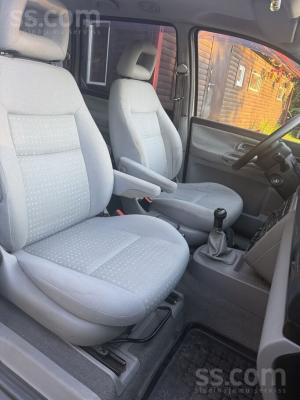 Pelēks Ford Galaxy 2005 Rēzekne, ar dzinēja tilpumu 1.90 L un nobraukumu 353 tūkst. km par 1630 €, foto 11 vietnē AUTOMOTO.COM.LV