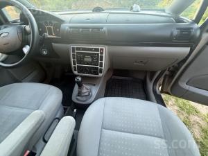 Pelēks Ford Galaxy 2005 Rēzekne, ar dzinēja tilpumu 1.90 L un nobraukumu 353 tūkst. km par 1630 €, foto 12 vietnē AUTOMOTO.COM.LV