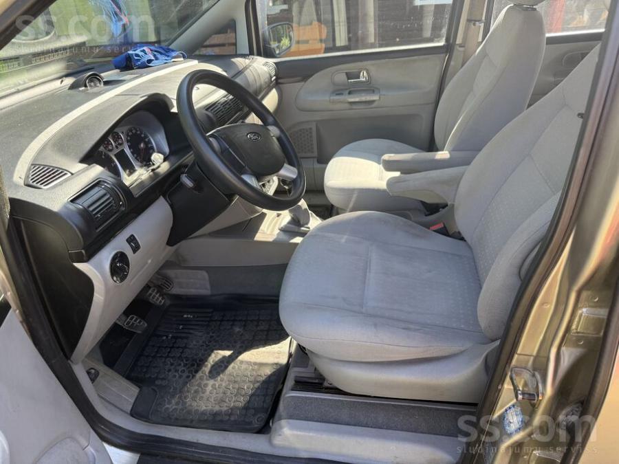 Pelēks Ford Galaxy 2005 Rēzekne, ar dzinēja tilpumu 1.90 L un nobraukumu 353 tūkst. km par 1630 €, foto 13 vietnē AUTOMOTO.COM.LV