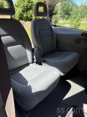 Pelēks Ford Galaxy 2005 Rēzekne, ar dzinēja tilpumu 1.90 L un nobraukumu 353 tūkst. km par 1630 €, foto 15 vietnē AUTOMOTO.COM.LV
