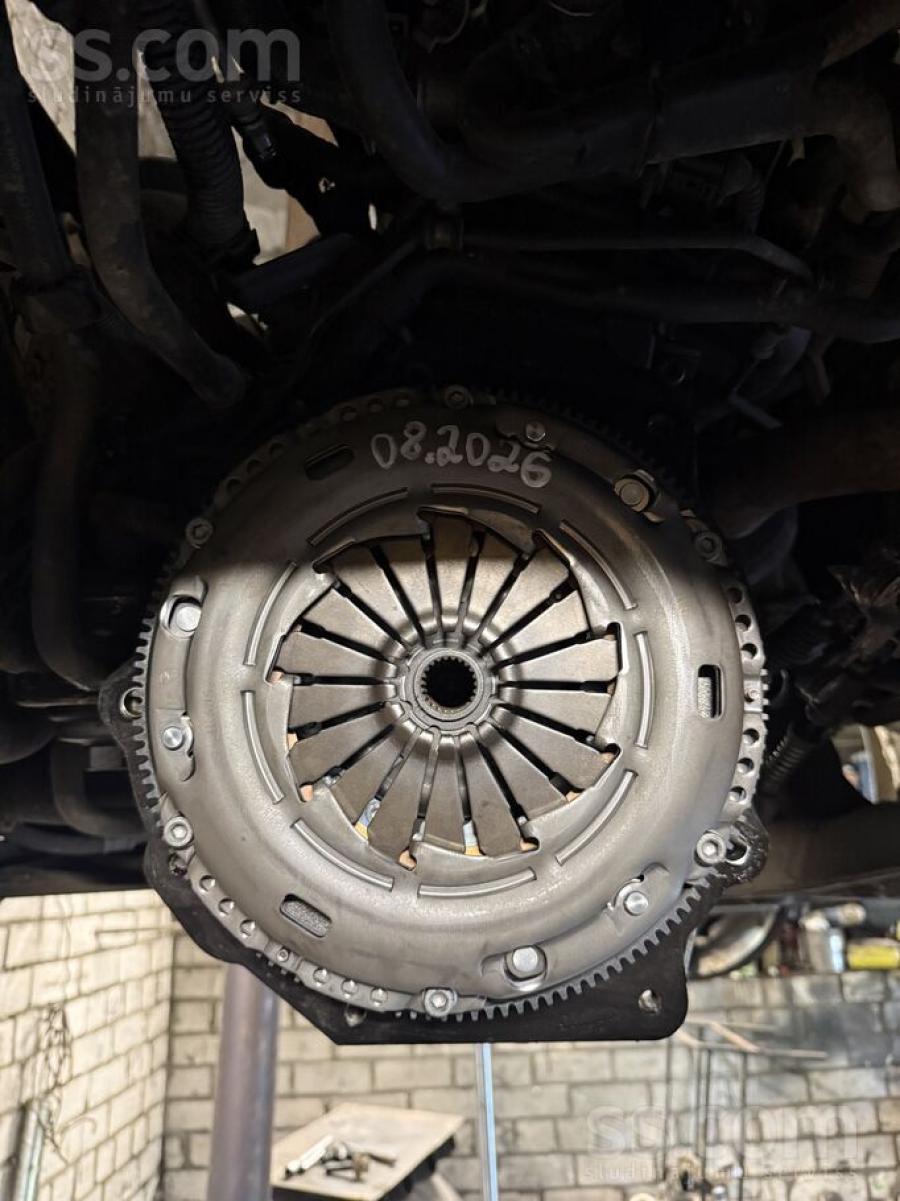 Pelēks Ford Galaxy 2005 Rēzekne, ar dzinēja tilpumu 1.90 L un nobraukumu 353 tūkst. km par 1630 €, foto 16 vietnē AUTOMOTO.COM.LV