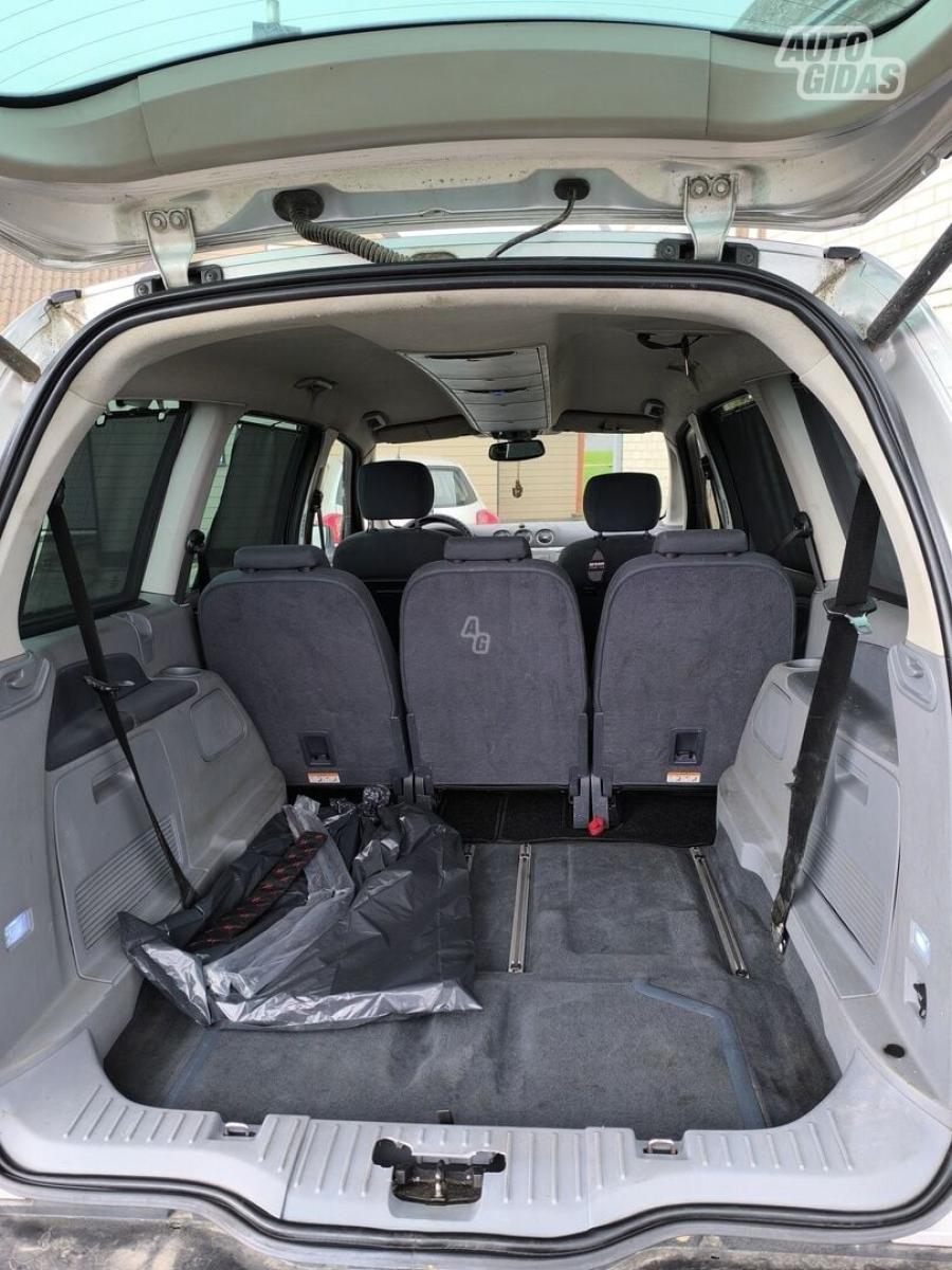 Pelēks Ford Galaxy 2006 Kauņa, ar dzinēja tilpumu 2.00 L un nobraukumu 289 tūkst. km par 1900 €, foto 17 vietnē AUTOMOTO.COM.LV