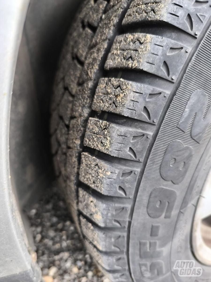 Pelēks Ford Galaxy 2006 Kauņa, ar dzinēja tilpumu 2.00 L un nobraukumu 289 tūkst. km par 1900 €, foto 18 vietnē AUTOMOTO.COM.LV