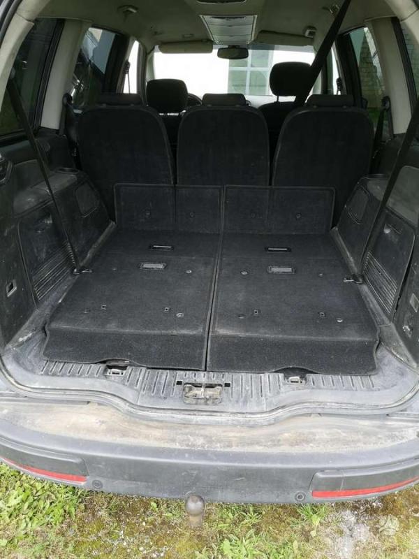 Grey Ford Galaxy 2006 in Vievis, with an engine capacity of 1.75 L and mileage of 386 thousand km for 1500 €, photo 8 on AUTOMOTO.COM.LV