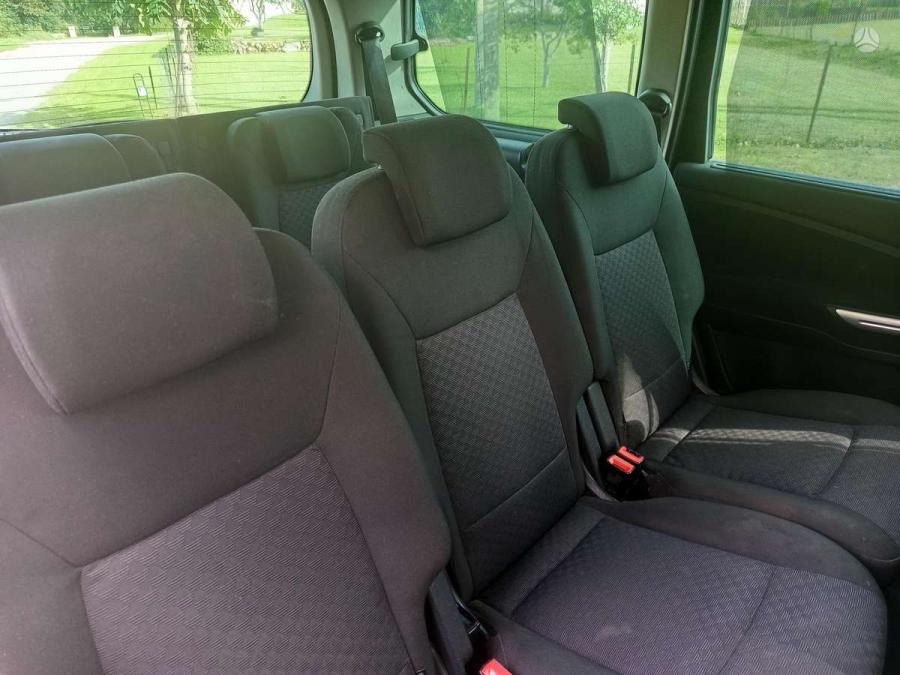 Pelēks Ford Galaxy 2006 Šauļi, ar dzinēja tilpumu 1.75 L un nobraukumu 357 tūkst. km par 2200 €, foto 5 vietnē AUTOMOTO.COM.LV