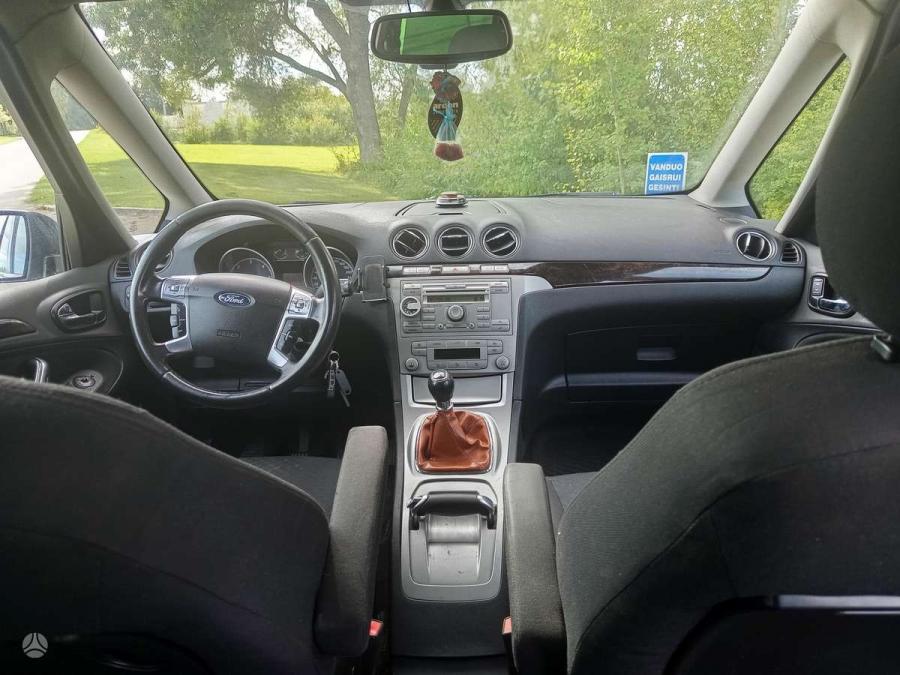 Pelēks Ford Galaxy 2006 Šauļi, ar dzinēja tilpumu 1.75 L un nobraukumu 357 tūkst. km par 2200 €, foto 6 vietnē AUTOMOTO.COM.LV