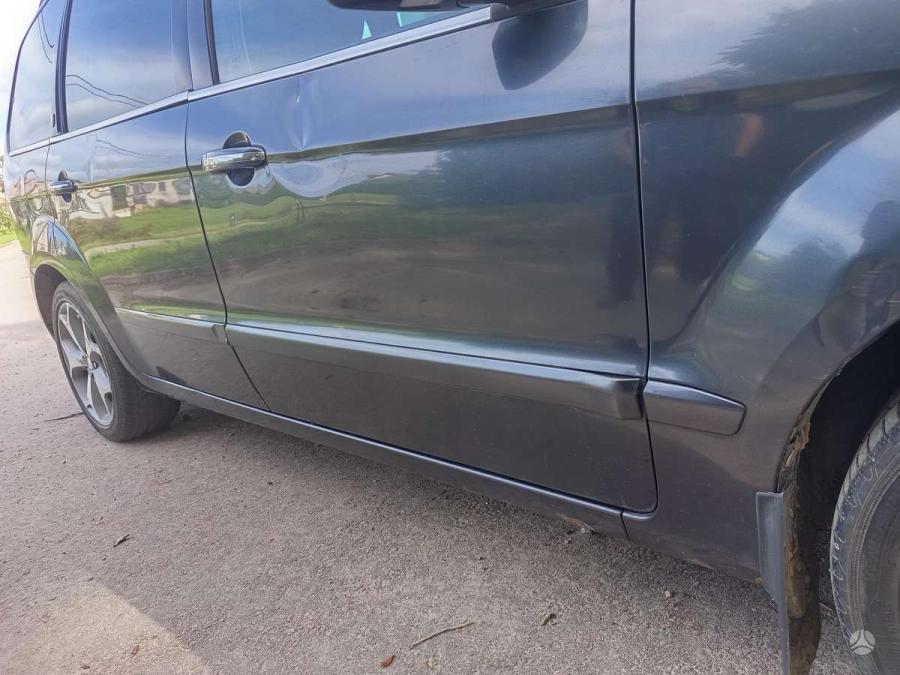 Pelēks Ford Galaxy 2006 Šauļi, ar dzinēja tilpumu 1.75 L un nobraukumu 357 tūkst. km par 2200 €, foto 7 vietnē AUTOMOTO.COM.LV
