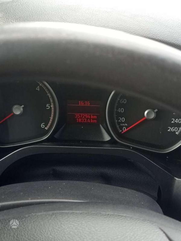 Pelēks Ford Galaxy 2006 Šauļi, ar dzinēja tilpumu 1.75 L un nobraukumu 357 tūkst. km par 2200 €, foto 8 vietnē AUTOMOTO.COM.LV