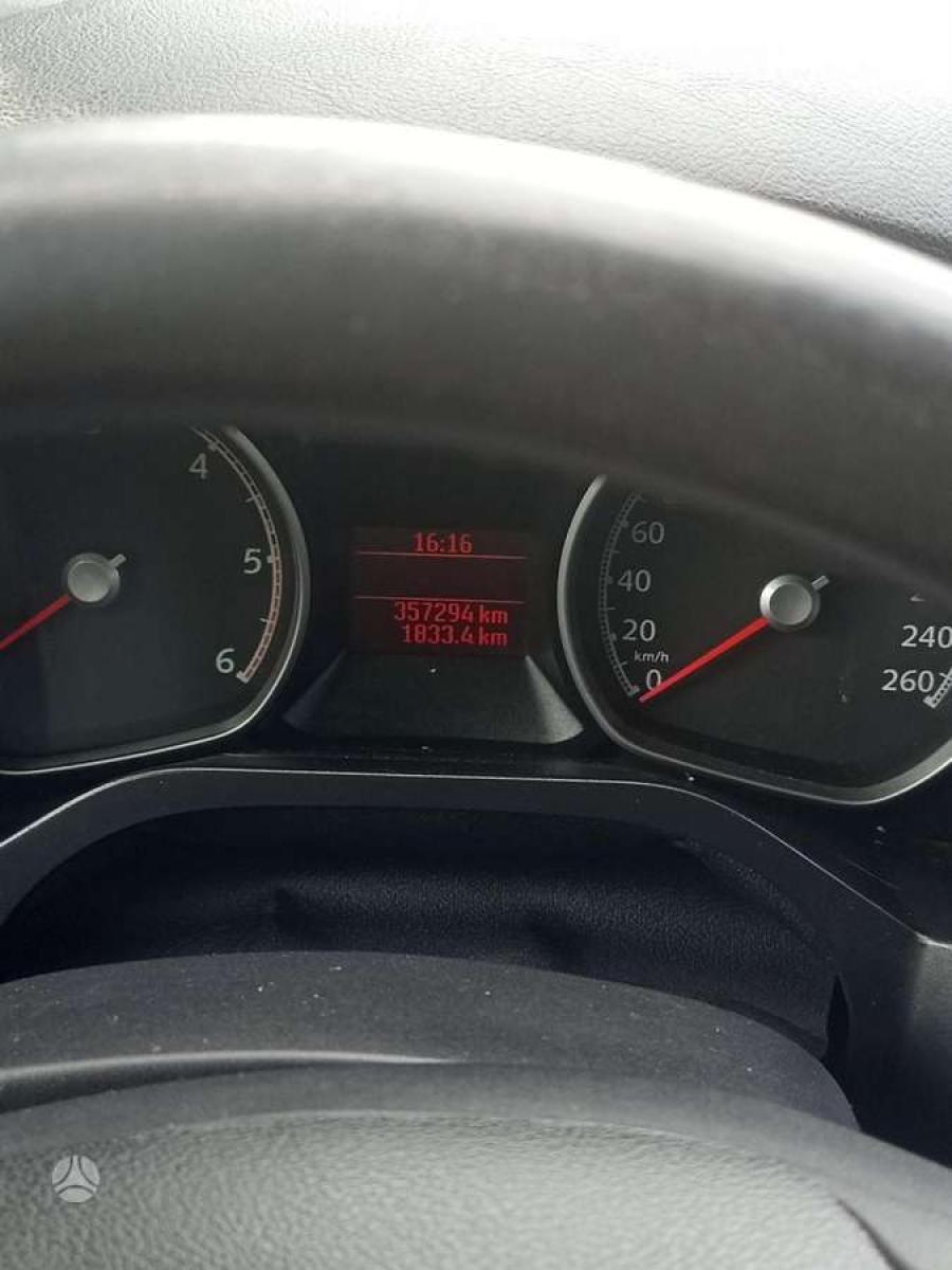 Pelēks Ford Galaxy 2006 Šauļi, ar dzinēja tilpumu 1.75 L un nobraukumu 357 tūkst. km par 2200 €, foto 8 vietnē AUTOMOTO.COM.LV