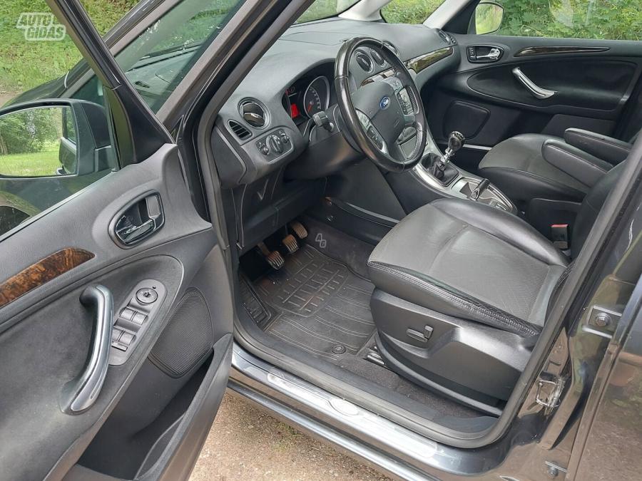 Grey Ford Galaxy 2007 in Marijampole, with an engine capacity of 2.00 L and mileage of 245 thousand km for 3400 €, photo 9 on AUTOMOTO.COM.LV