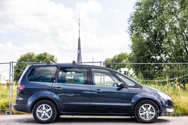 Pelēks Ford Galaxy 2007 Rīga, ar dzinēja tilpumu 1.80 L un nobraukumu 315 tūkst. km par 3790 €, foto 5 vietnē AUTOMOTO.COM.LV