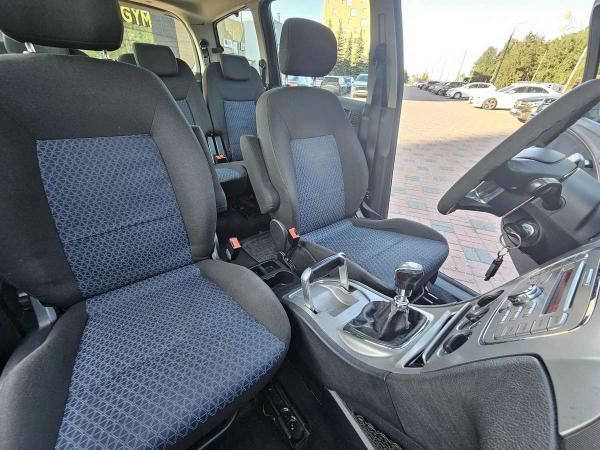 Grey Ford Galaxy 2007 in Vilnius, with an engine capacity of 2.00 L and mileage of 370 thousand km for 3850 €, photo 6 on AUTOMOTO.COM.LV