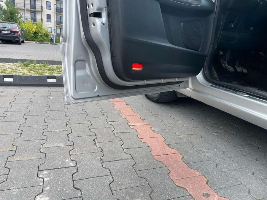 Pelēks Ford Galaxy 2007 Viļņa, ar dzinēja tilpumu 2.00 L un nobraukumu 297 tūkst. km par 3250 €, foto 12 vietnē AUTOMOTO.COM.LV