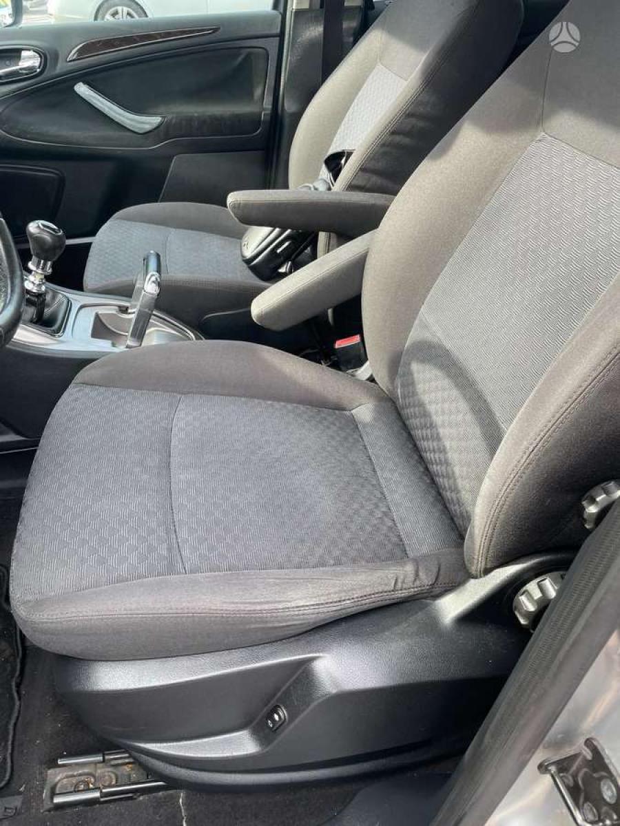 Pelēks Ford Galaxy 2007 Viļņa, ar dzinēja tilpumu 2.00 L un nobraukumu 297 tūkst. km par 3250 €, foto 23 vietnē AUTOMOTO.COM.LV