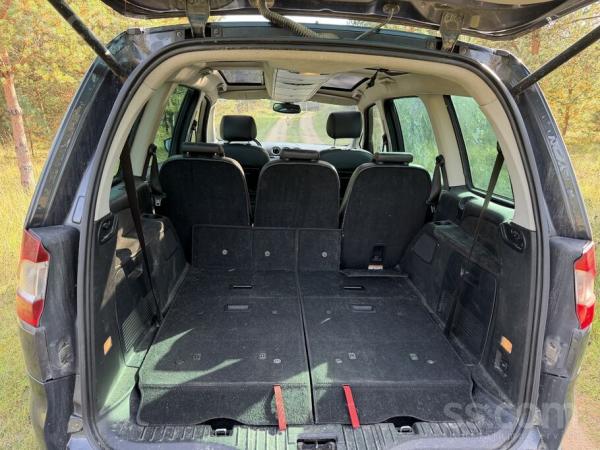 Pelēks Ford Galaxy 2007 Rēzekne, ar dzinēja tilpumu 1.80 L un nobraukumu 291 tūkst. km par 1200 €, foto 8 vietnē AUTOMOTO.COM.LV