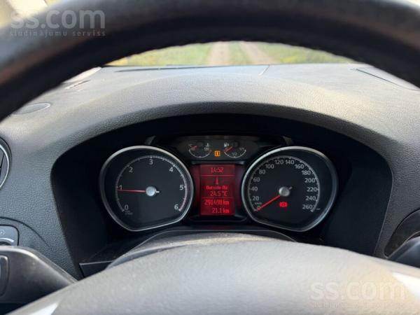 Pelēks Ford Galaxy 2007 Rēzekne, ar dzinēja tilpumu 1.80 L un nobraukumu 291 tūkst. km par 1200 €, foto 10 vietnē AUTOMOTO.COM.LV