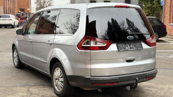Pelēks Ford Galaxy 2008 Panevēža, ar dzinēja tilpumu 2.00 L un nobraukumu 270 tūkst. km par 2700 €, foto 6 vietnē AUTOMOTO.COM.LV