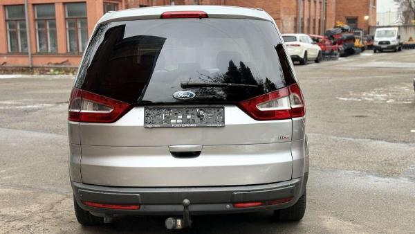Pelēks Ford Galaxy 2008 Panevēža, ar dzinēja tilpumu 2.00 L un nobraukumu 270 tūkst. km par 2700 €, foto 7 vietnē AUTOMOTO.COM.LV