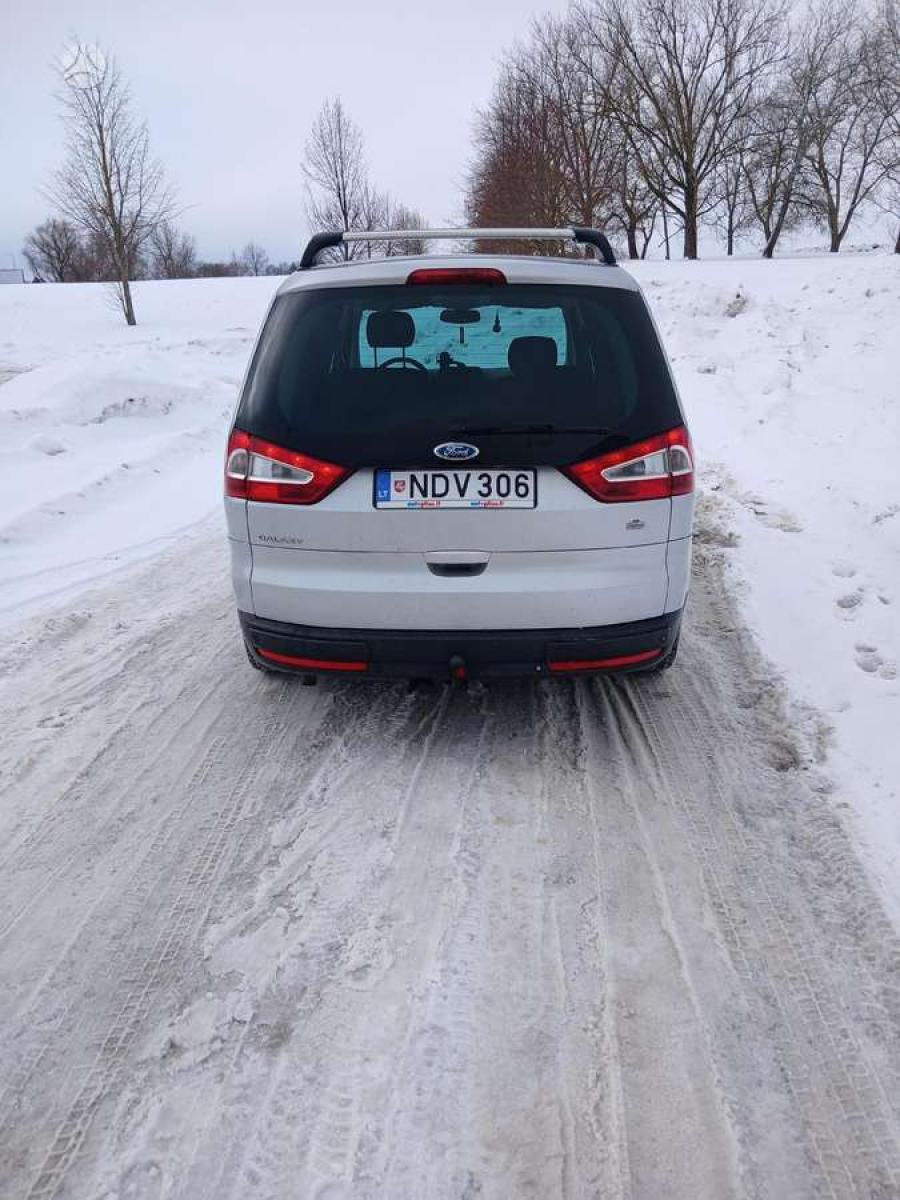 Grey Ford Galaxy 2008 in Siauliai, with an engine capacity of 2.00 L and mileage of 281 thousand km for 4550 €, photo 5 on AUTOMOTO.COM.LV