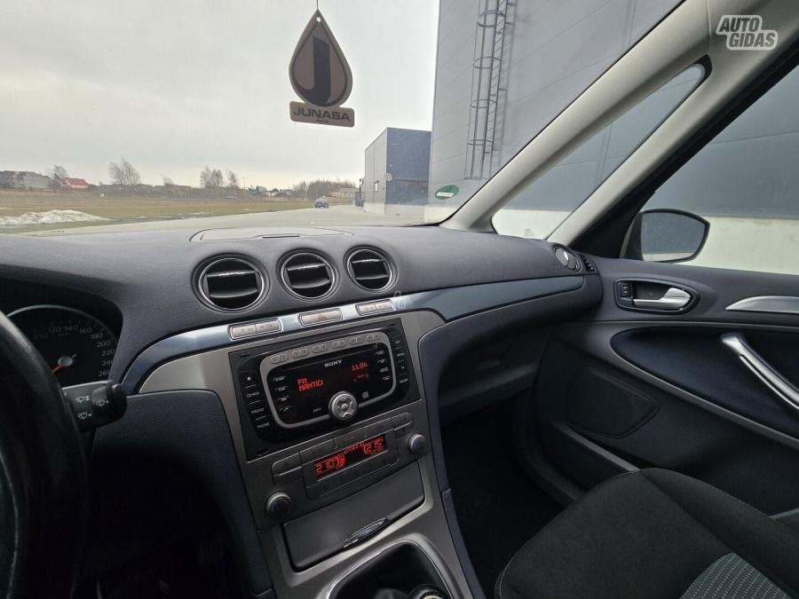 Grey Ford Galaxy 2008 in Siauliai, with an engine capacity of 2.20 L and mileage of 260 thousand km for 2950 €, photo 15 on AUTOMOTO.COM.LV