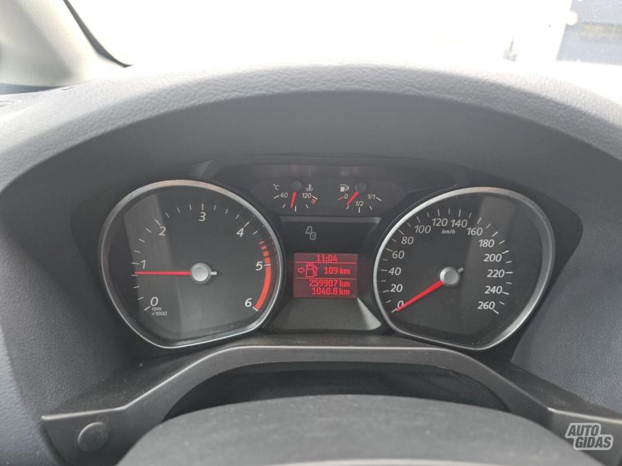 Grey Ford Galaxy 2008 in Siauliai, with an engine capacity of 2.20 L and mileage of 260 thousand km for 2950 €, photo 17 on AUTOMOTO.COM.LV