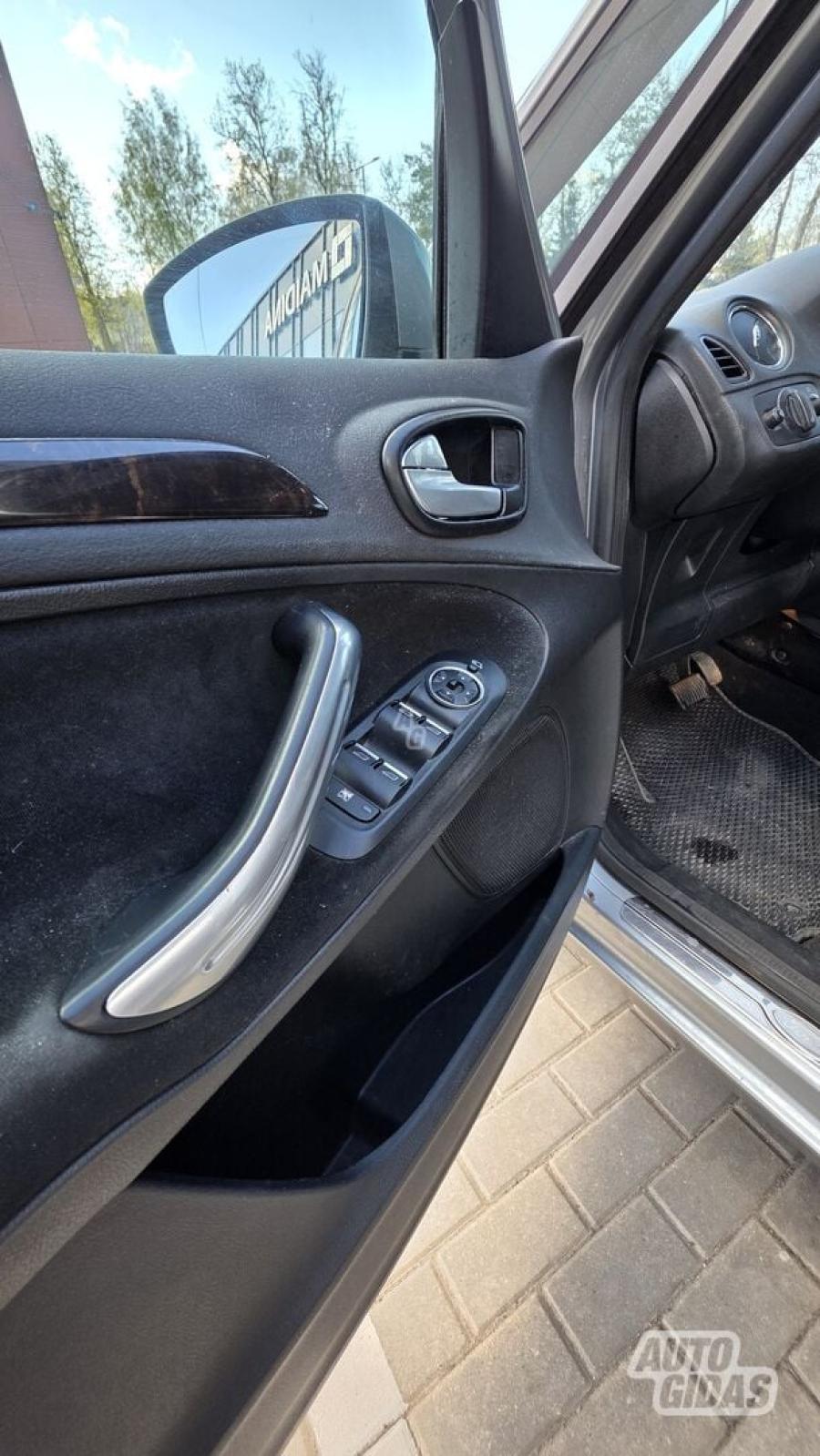 Pelēks Ford Galaxy 2008 Viļņa, ar dzinēja tilpumu 2.00 L un nobraukumu 290 tūkst. km par 3500 €, foto 16 vietnē AUTOMOTO.COM.LV