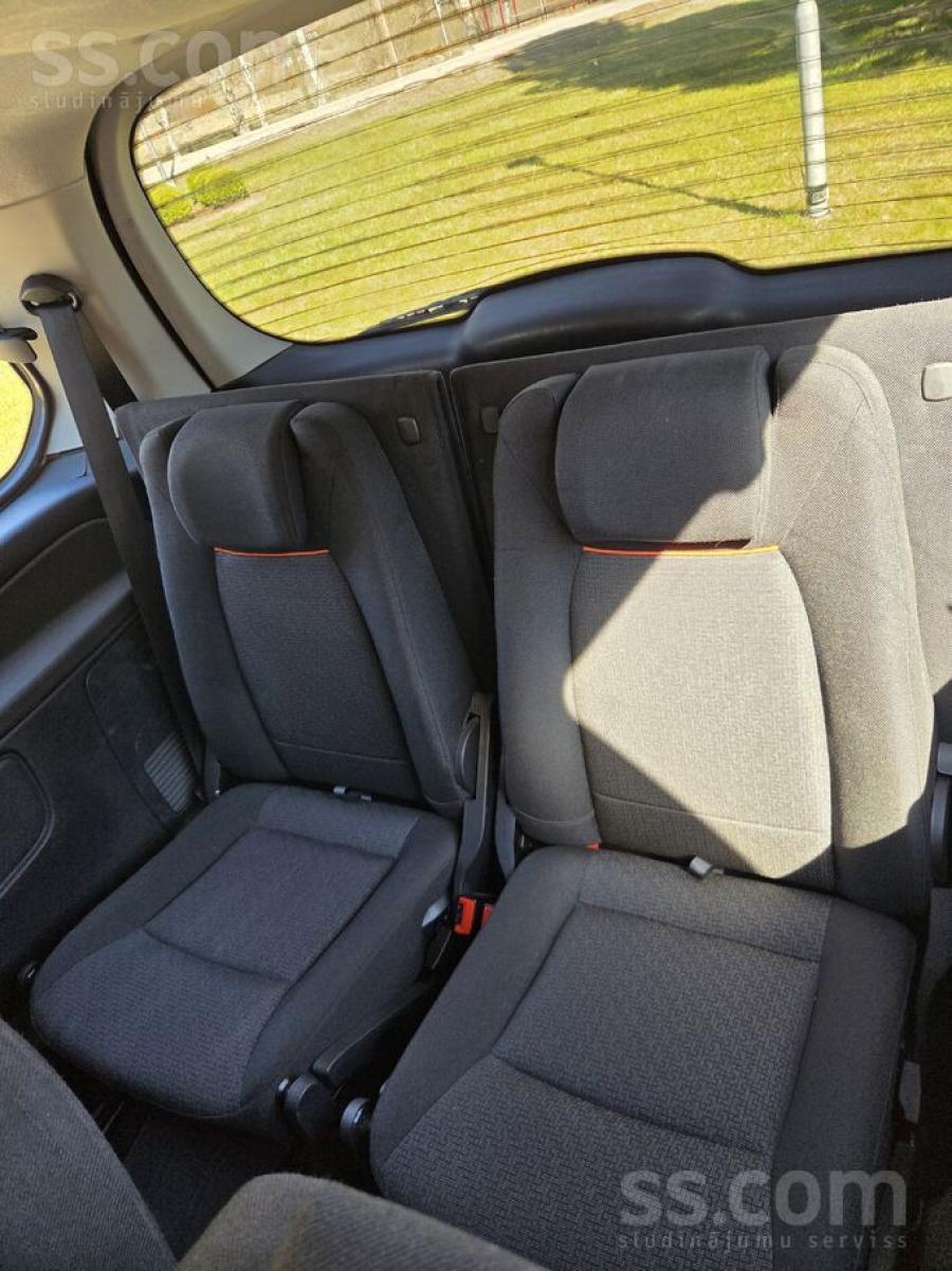 Pelēks Ford Galaxy 2008 Talsi, ar dzinēja tilpumu 1.80 L un nobraukumu 177 tūkst. km par 4600 €, foto 8 vietnē AUTOMOTO.COM.LV