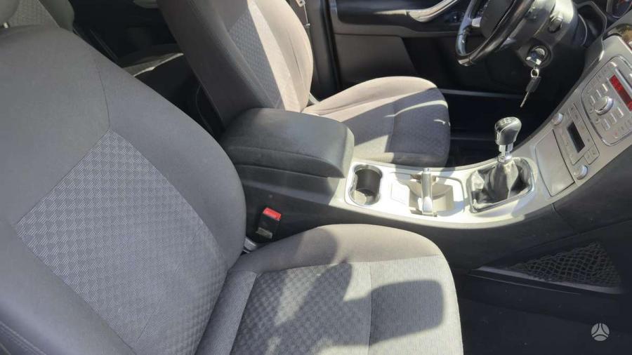 Grey Ford Galaxy 2008 in Panevezys, with an engine capacity of 2.00 L and mileage of 280 thousand km for 3200 €, photo 21 on AUTOMOTO.COM.LV