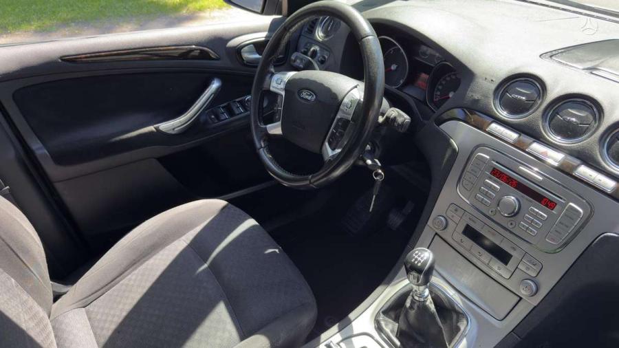 Grey Ford Galaxy 2008 in Panevezys, with an engine capacity of 2.00 L and mileage of 280 thousand km for 3200 €, photo 22 on AUTOMOTO.COM.LV