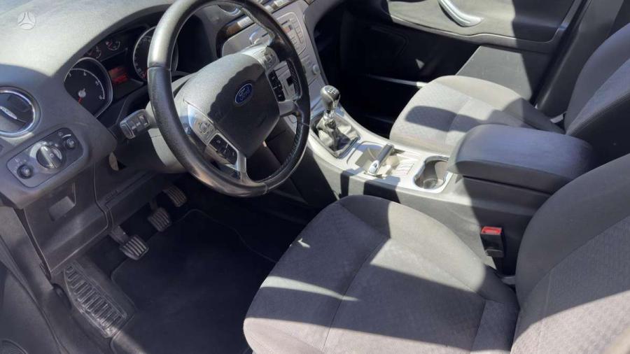 Grey Ford Galaxy 2008 in Panevezys, with an engine capacity of 2.00 L and mileage of 280 thousand km for 3200 €, photo 25 on AUTOMOTO.COM.LV