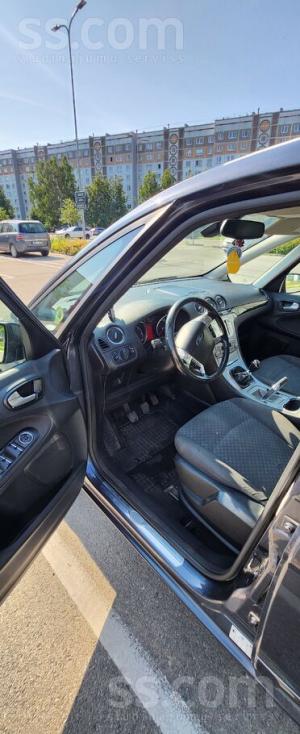 Pelēks Ford Galaxy 2008 Rīga, ar dzinēja tilpumu 2.00 L un nobraukumu 372 tūkst. km par 4500 €, foto 4 vietnē AUTOMOTO.COM.LV