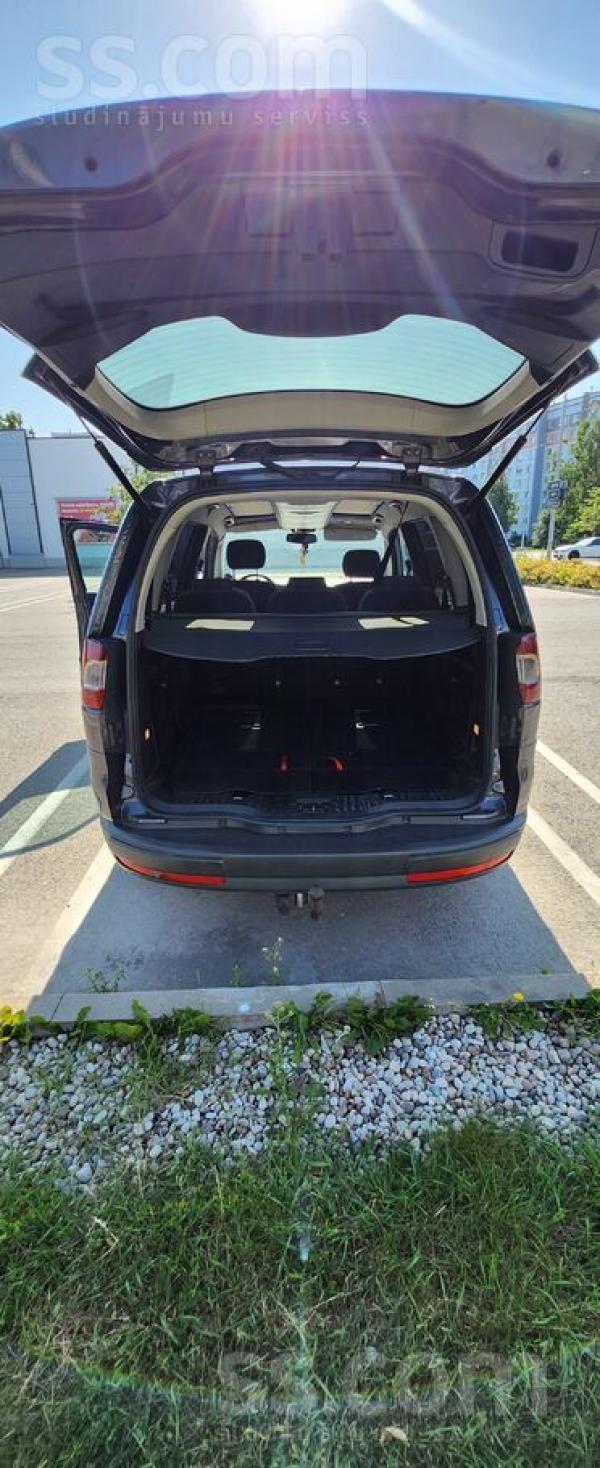 Grey Ford Galaxy 2008 in Riga, with an engine capacity of 2.00 L and mileage of 372 thousand km for 4500 €, photo 6 on AUTOMOTO.COM.LV