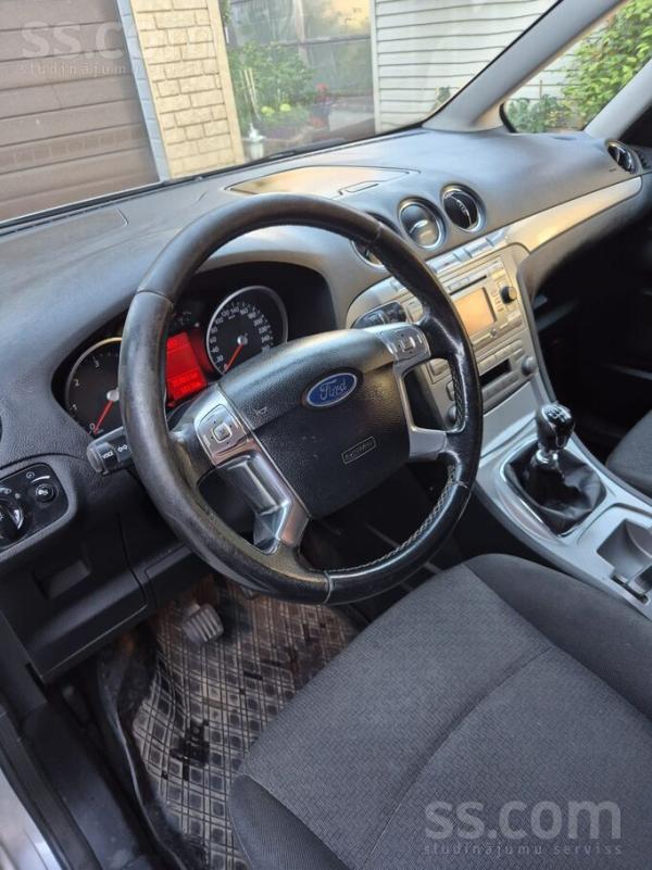 Pelēks Ford Galaxy 2008 Krāslava, ar dzinēja tilpumu 1.80 L un nobraukumu 218 tūkst. km par 3500 €, foto 6 vietnē AUTOMOTO.COM.LV