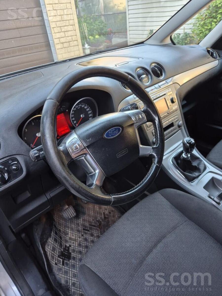 Grey Ford Galaxy 2008 in Kraslava, with an engine capacity of 1.80 L and mileage of 218 thousand km for 3500 €, photo 7 on AUTOMOTO.COM.LV