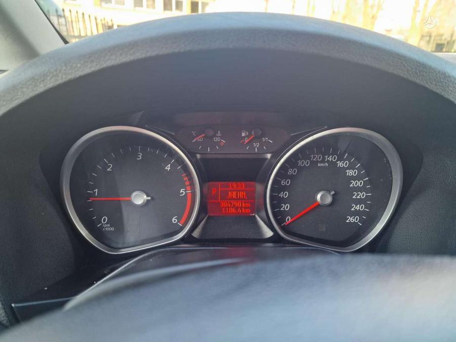 Grey Ford Galaxy 2008 in Siauliai, with an engine capacity of 2.00 L and mileage of 304 thousand km for 3200 €, photo 24 on AUTOMOTO.COM.LV
