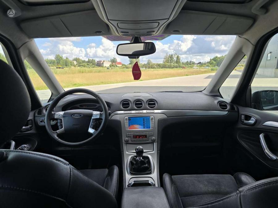 Grey Ford Galaxy 2008 in Siauliai, with an engine capacity of 2.18 L and mileage of 400 thousand km for 3000 €, photo 14 on AUTOMOTO.COM.LV