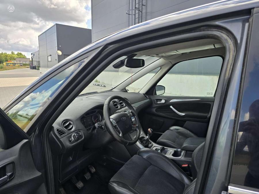 Grey Ford Galaxy 2008 in Siauliai, with an engine capacity of 2.18 L and mileage of 400 thousand km for 3000 €, photo 15 on AUTOMOTO.COM.LV