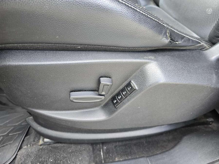 Grey Ford Galaxy 2008 in Siauliai, with an engine capacity of 2.18 L and mileage of 400 thousand km for 3000 €, photo 16 on AUTOMOTO.COM.LV