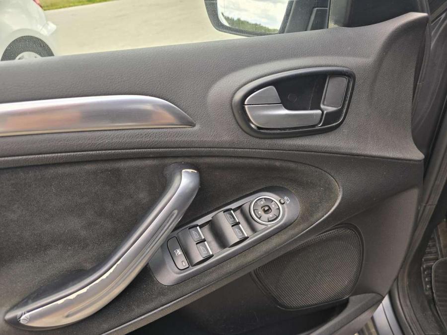 Grey Ford Galaxy 2008 in Siauliai, with an engine capacity of 2.18 L and mileage of 400 thousand km for 3000 €, photo 17 on AUTOMOTO.COM.LV