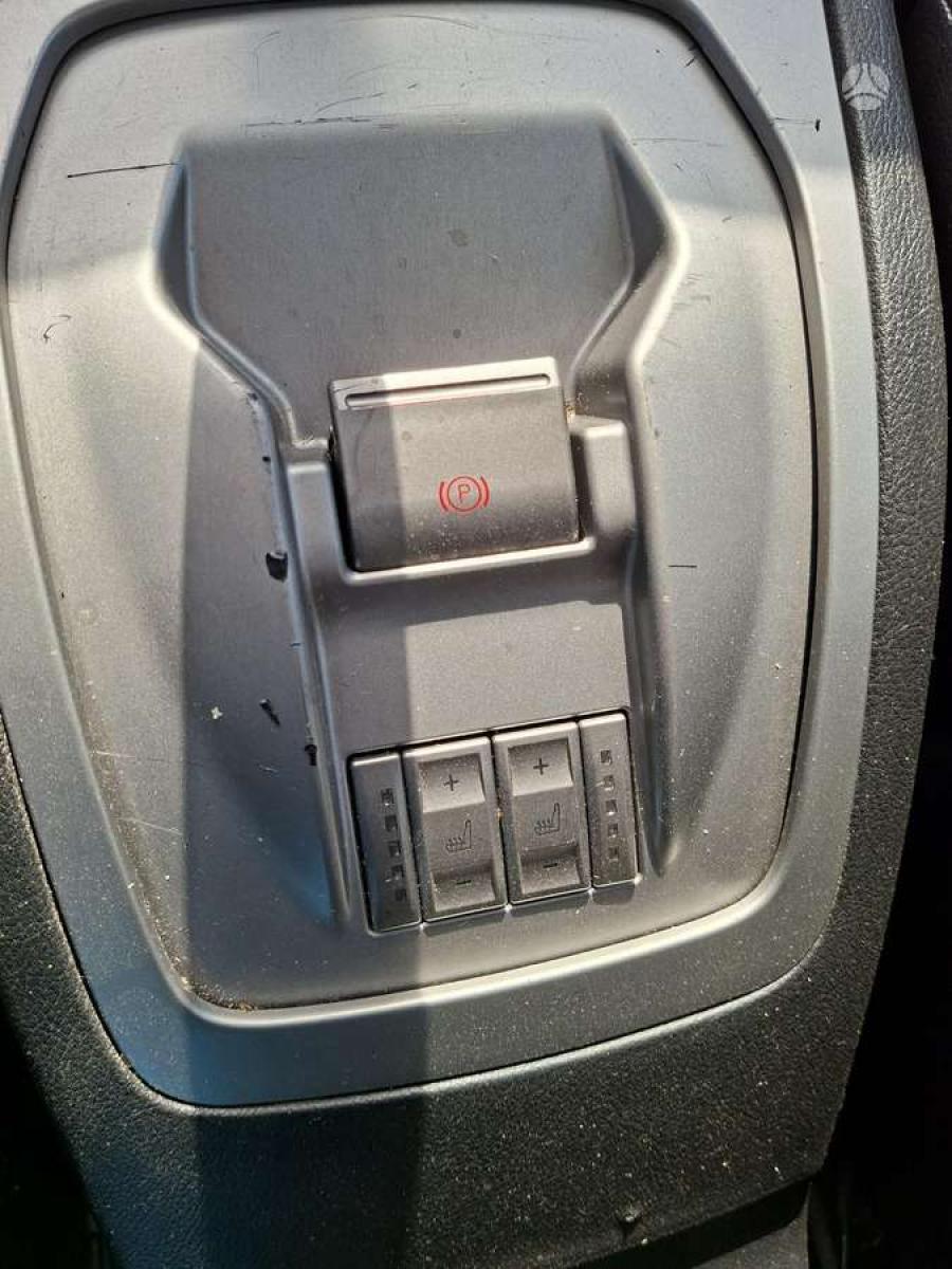 Grey Ford Galaxy 2008 in Ukmerge, with an engine capacity of 2.30 L and mileage of 194 thousand km for 3950 €, photo 12 on AUTOMOTO.COM.LV