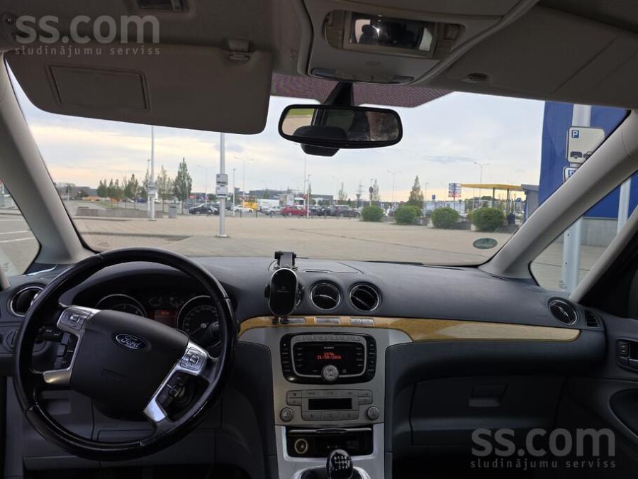 Grey Ford Galaxy 2008 in Riga, with an engine capacity of 2.00 L and mileage of 274 thousand km for 3900 €, photo 6 on AUTOMOTO.COM.LV